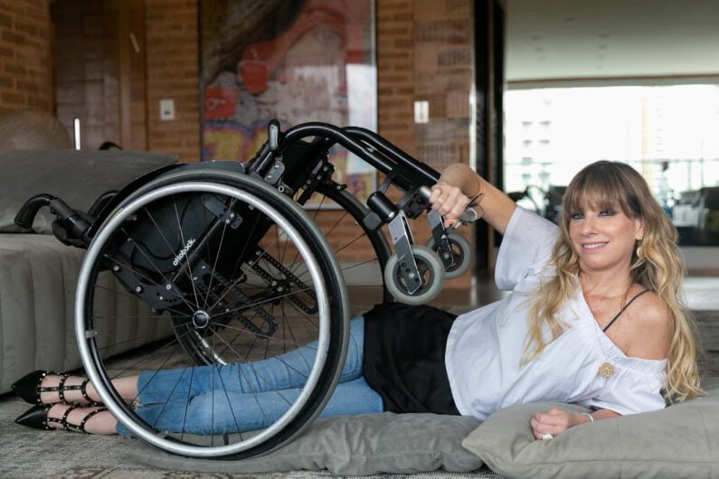 Andrea Schwarz não anda: ela voa. Saiba como sua deficiência virou uma ...